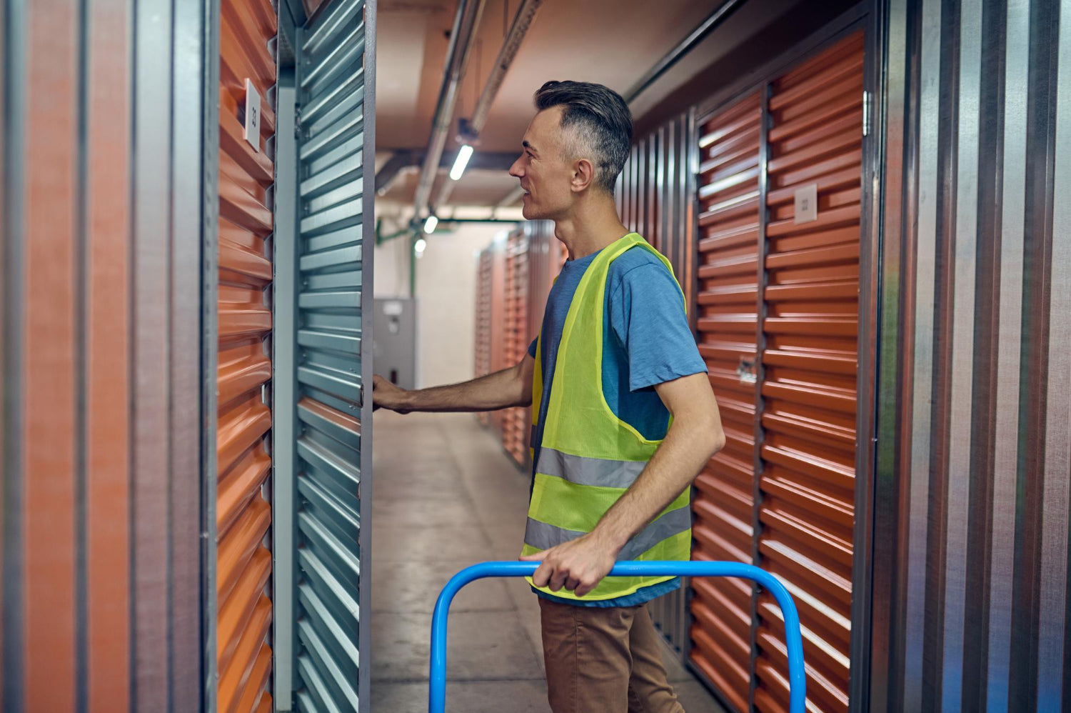 How to Choose a Slatwall System for Your Garage? – StorageSmart