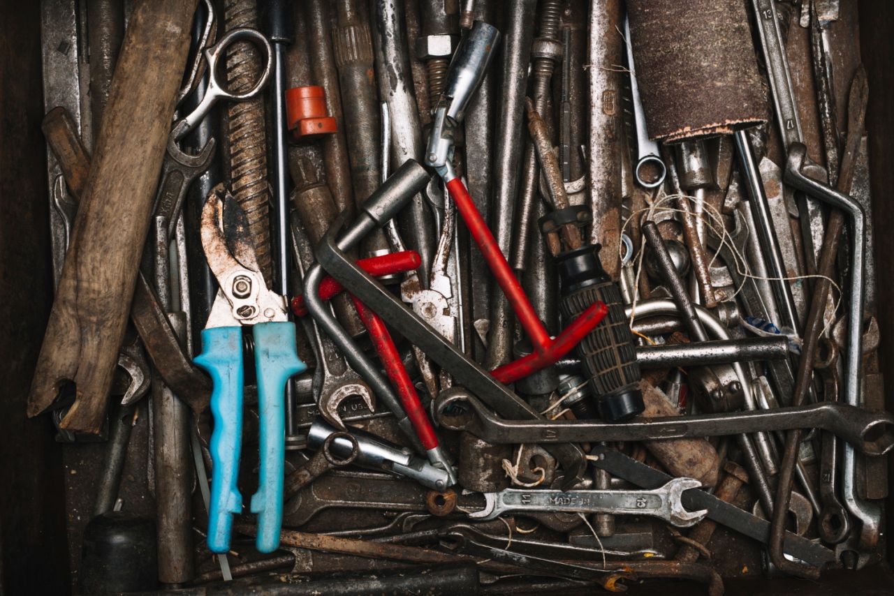 What Tools And Equipment Are Commonly Found In A Garage Work Station ...